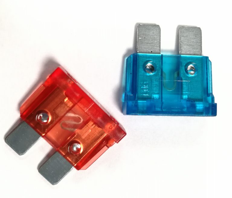 Hoe vervang je een zekering in de auto? - Bosch Car Service Multimerk